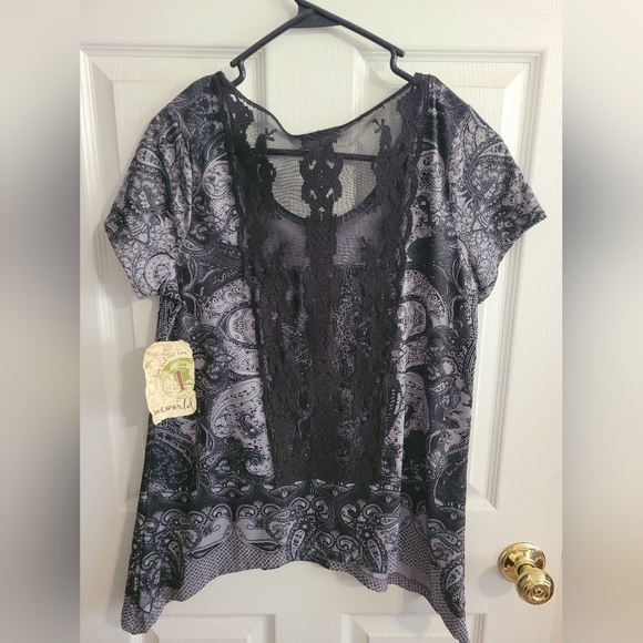 ONE WORLD | Tops | One World Black And White Tshirt Top | Poshmark